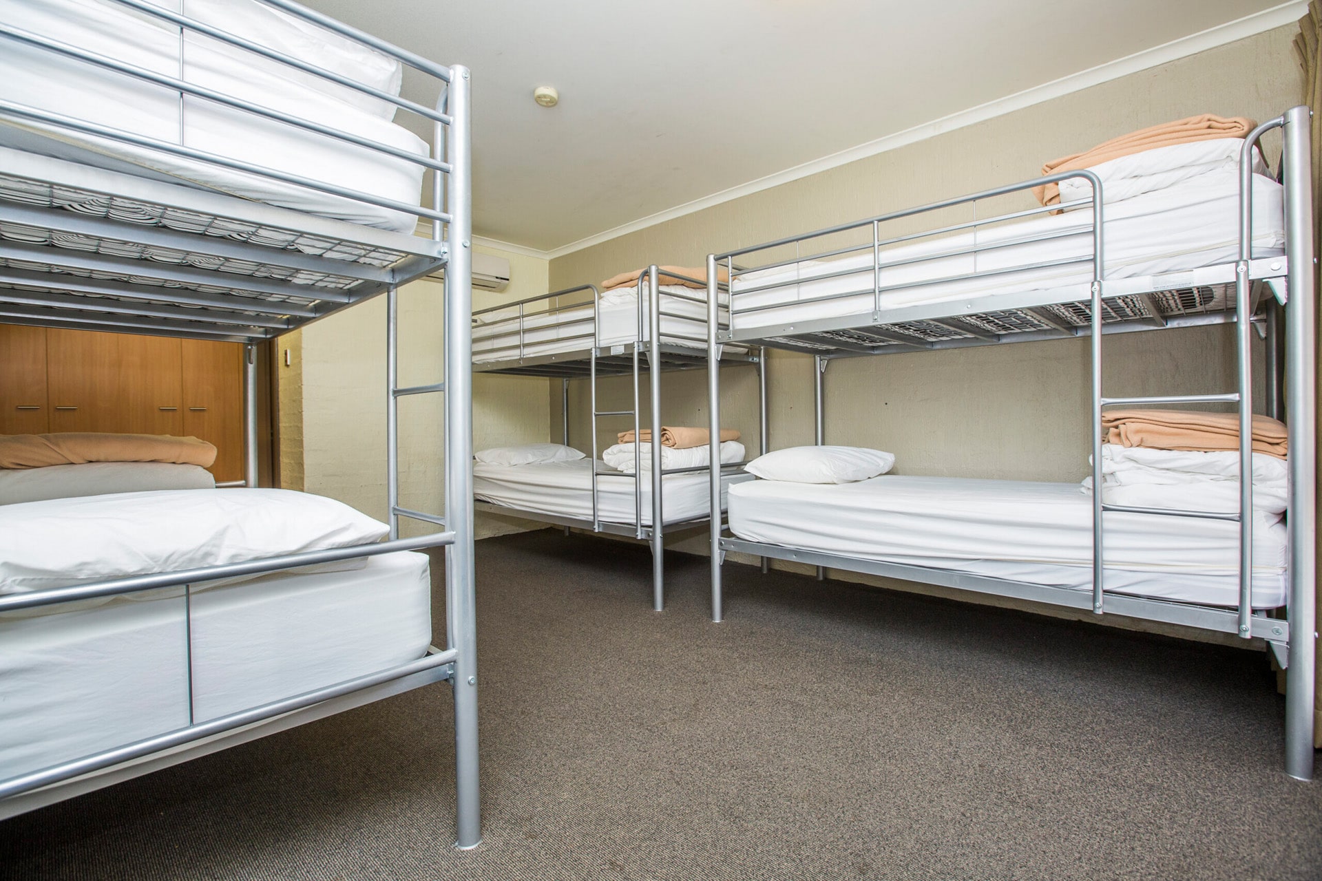 Dormitory Bunk Bed Room – ibis Styles EagleHawk